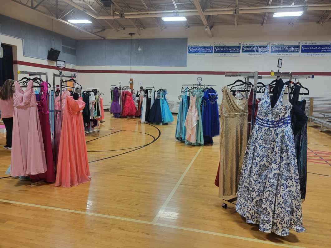 J.O.Y.F.U.L. hosts pop-up dress shop - The Stanly News & Press | The ...